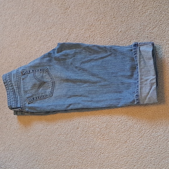 Levi's | Pants & Jumpsuits | Levi Capri | Poshmark